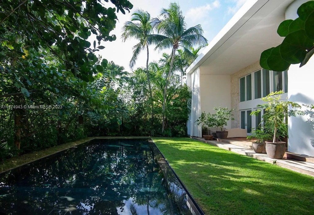 Architect Chad Oppenheim Is Selling His Very Minimalist Miami Beach ...